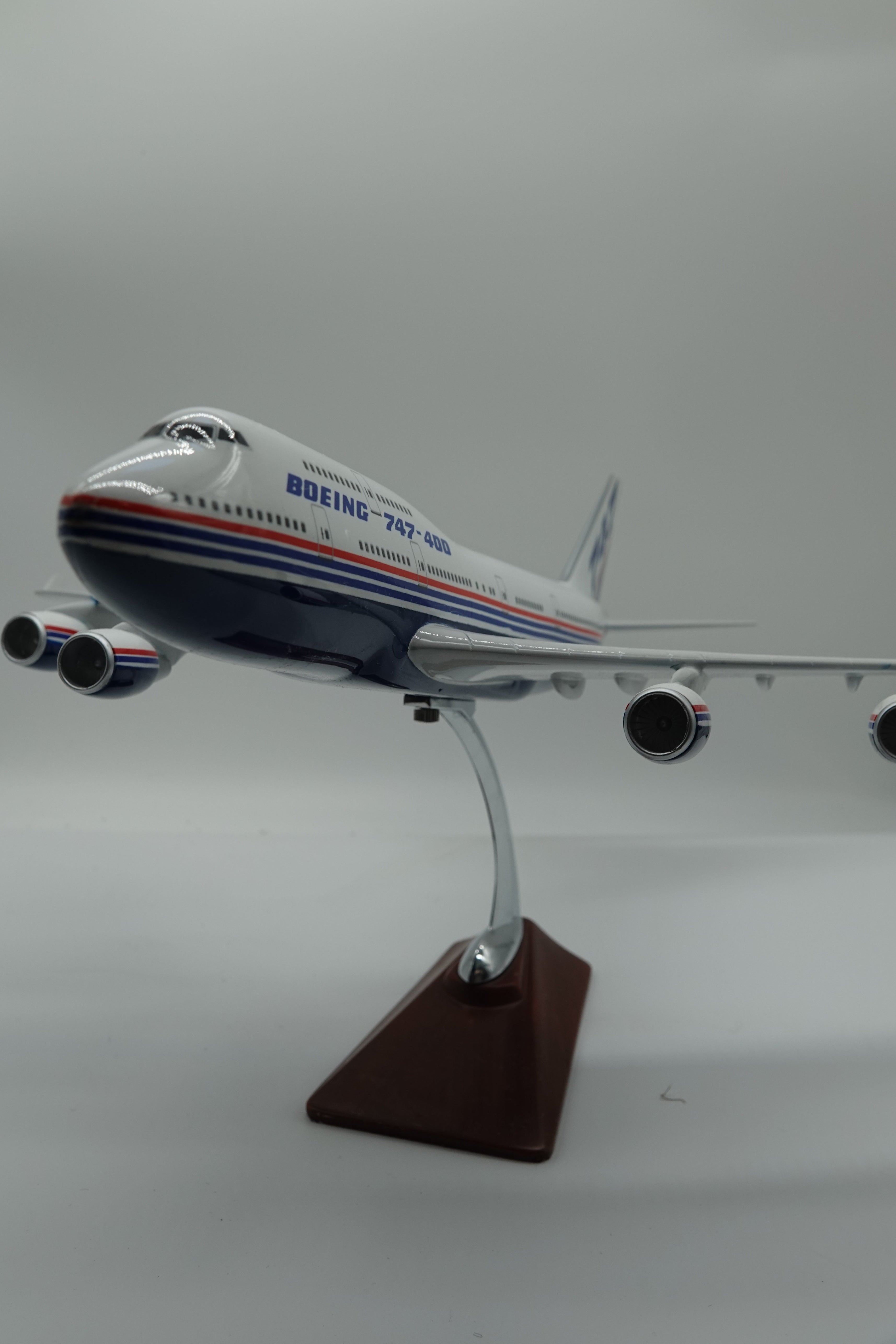 Stunning Boeing 747 1:150 Scale Model – Anec•dote